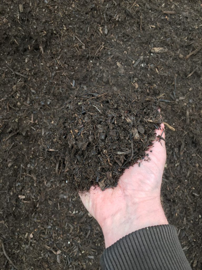 Compost végétal naturel - FT Environnement - Vente de terre végétale et ...